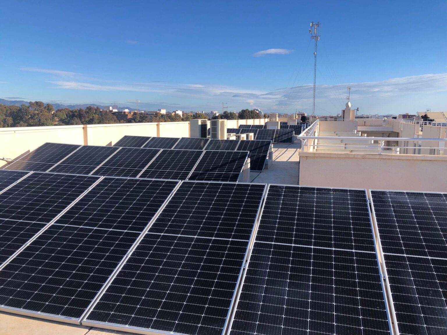 Instalación fotovoltaica de 45kw en oficinas - ASM Sostenibilidad y Eficiencia
