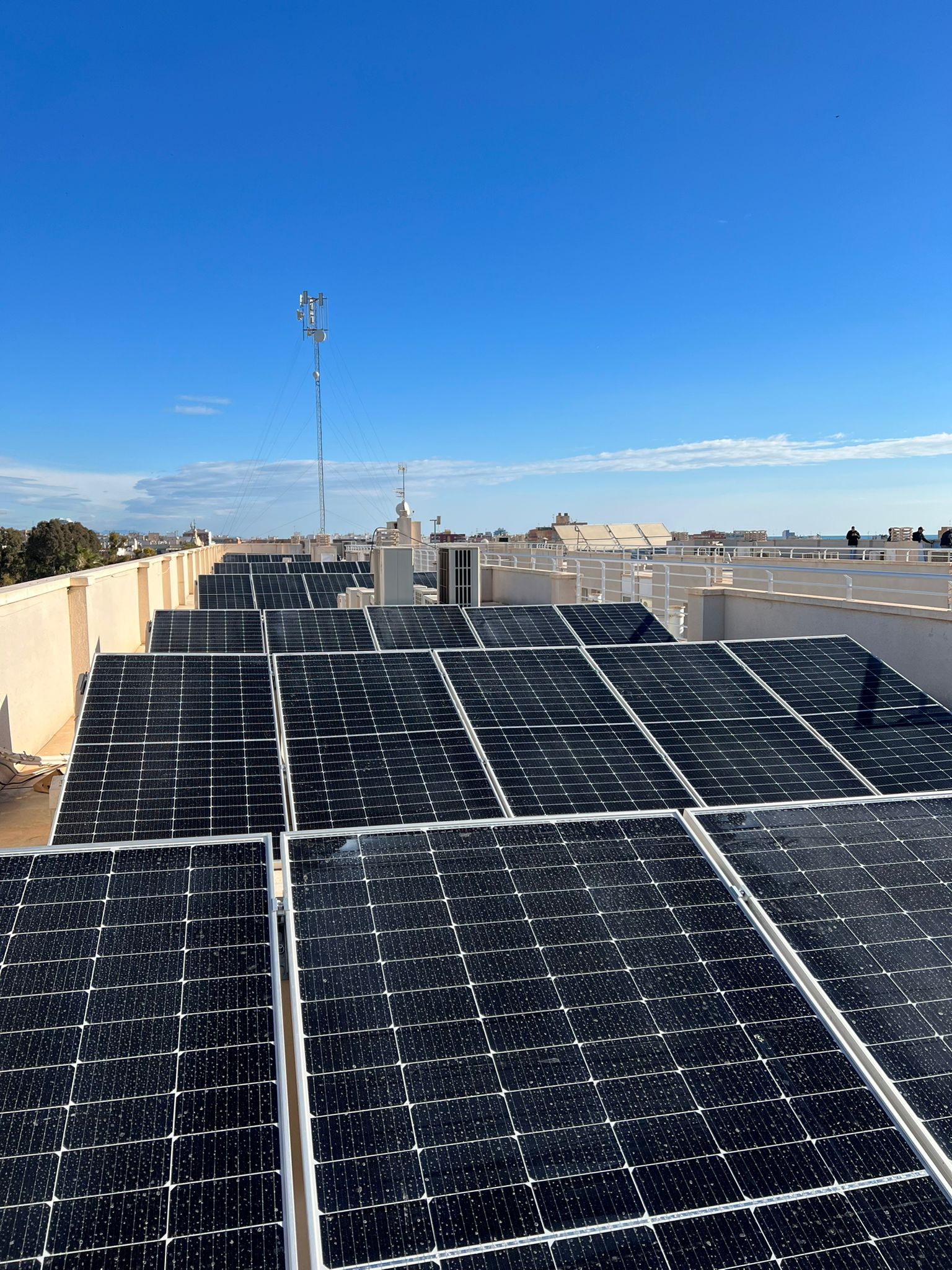 Instalación fotovoltaica de 45kw en oficinas - ASM Sostenibilidad y Eficiencia