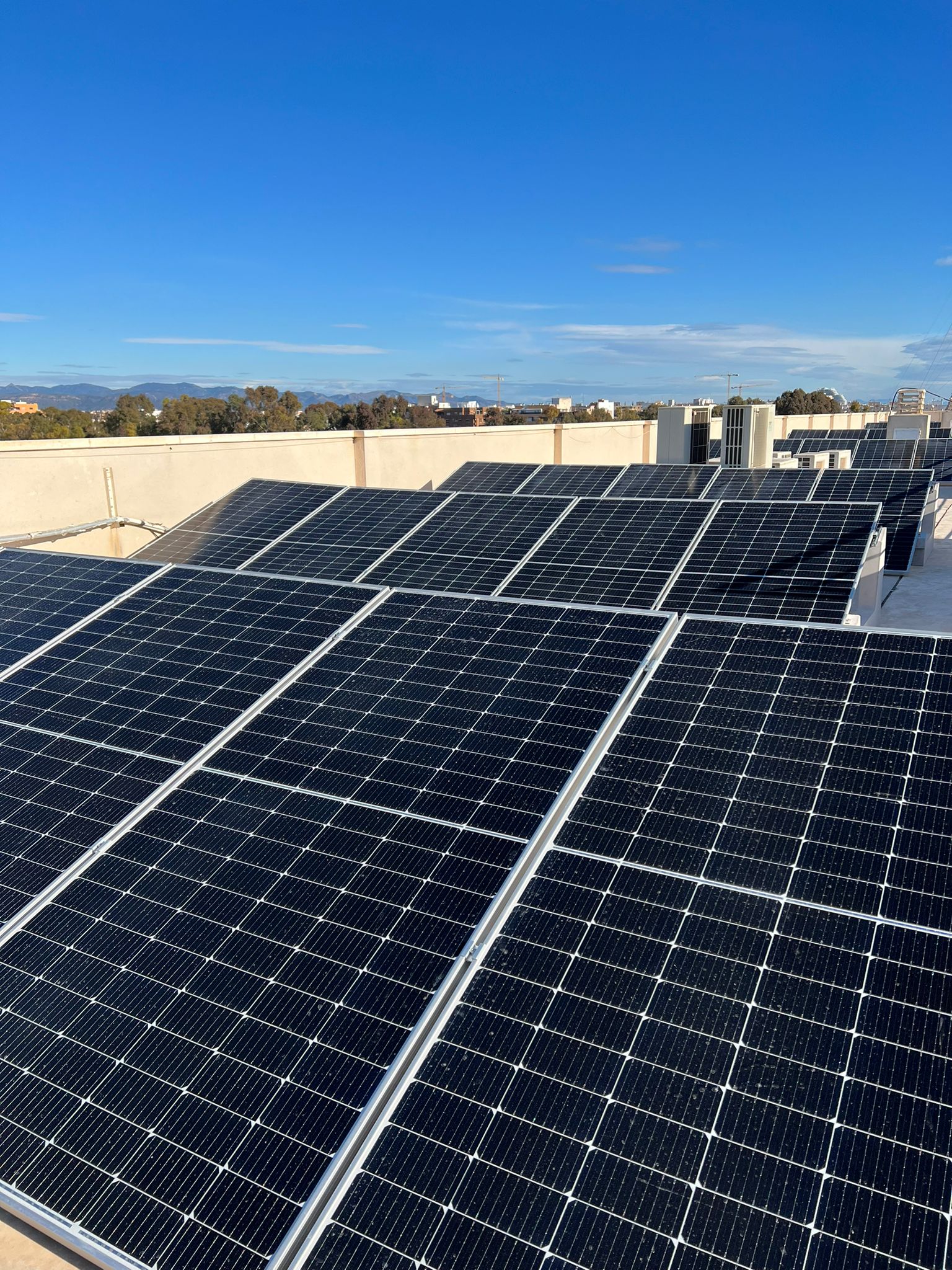 Instalación fotovoltaica de 45kw en oficinas - ASM Sostenibilidad y Eficiencia