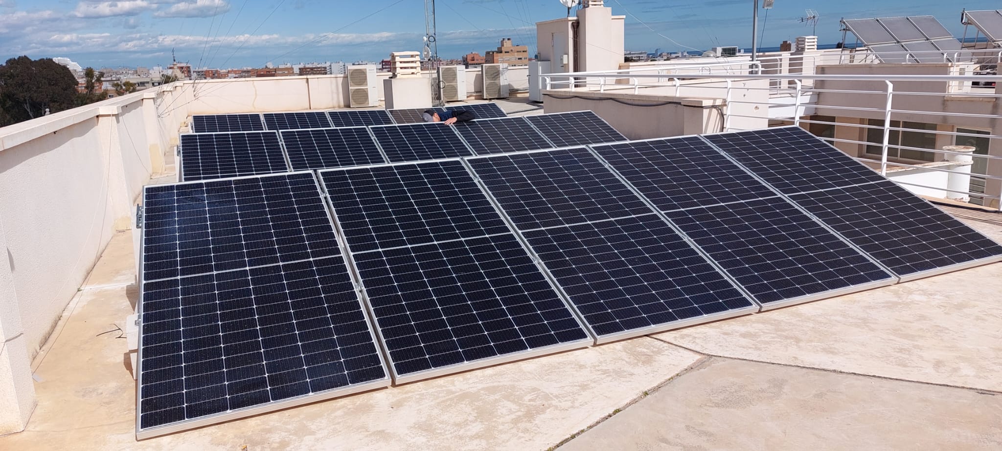 Instalación fotovoltaica de 45kw en oficinas - ASM Sostenibilidad y Eficiencia